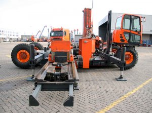 SELF-PROPELLED BUNDLE EXTRACTOR - Peinemann Equipment