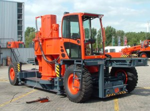 SELF-PROPELLED BUNDLE EXTRACTOR - Peinemann Equipment