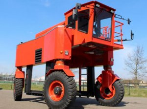 STRADDLE CARRIER - Peinemann Equipment