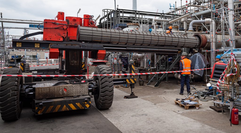 SELF-PROPELLED BUNDLE EXTRACTOR - Peinemann Equipment